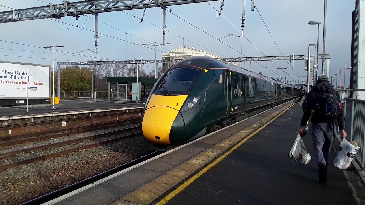 800307 1C11 departing at Swindon train station Wiltshire 22.11.2018 ...
