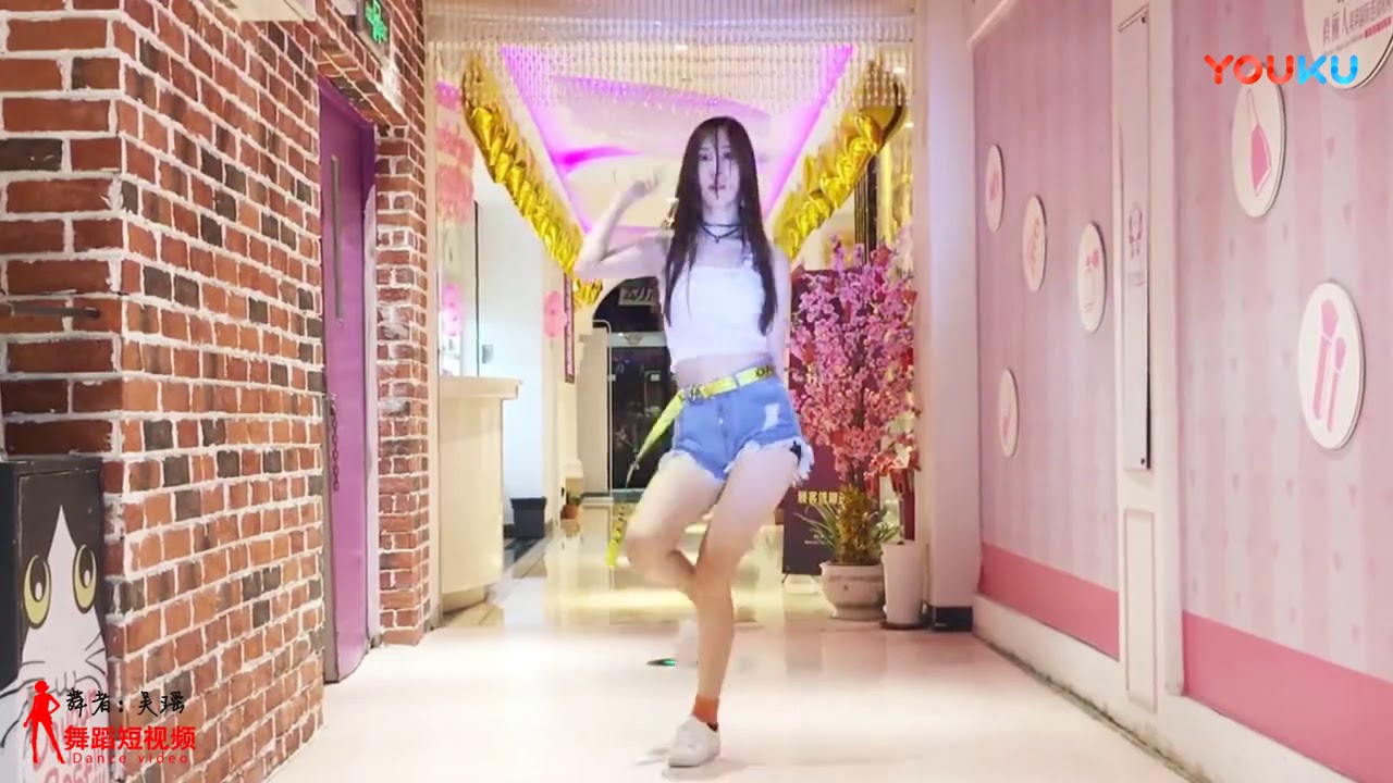 🔴 Short Girl Dance Videos ️the Girl Danced In The Ktv Corridor, And The ...