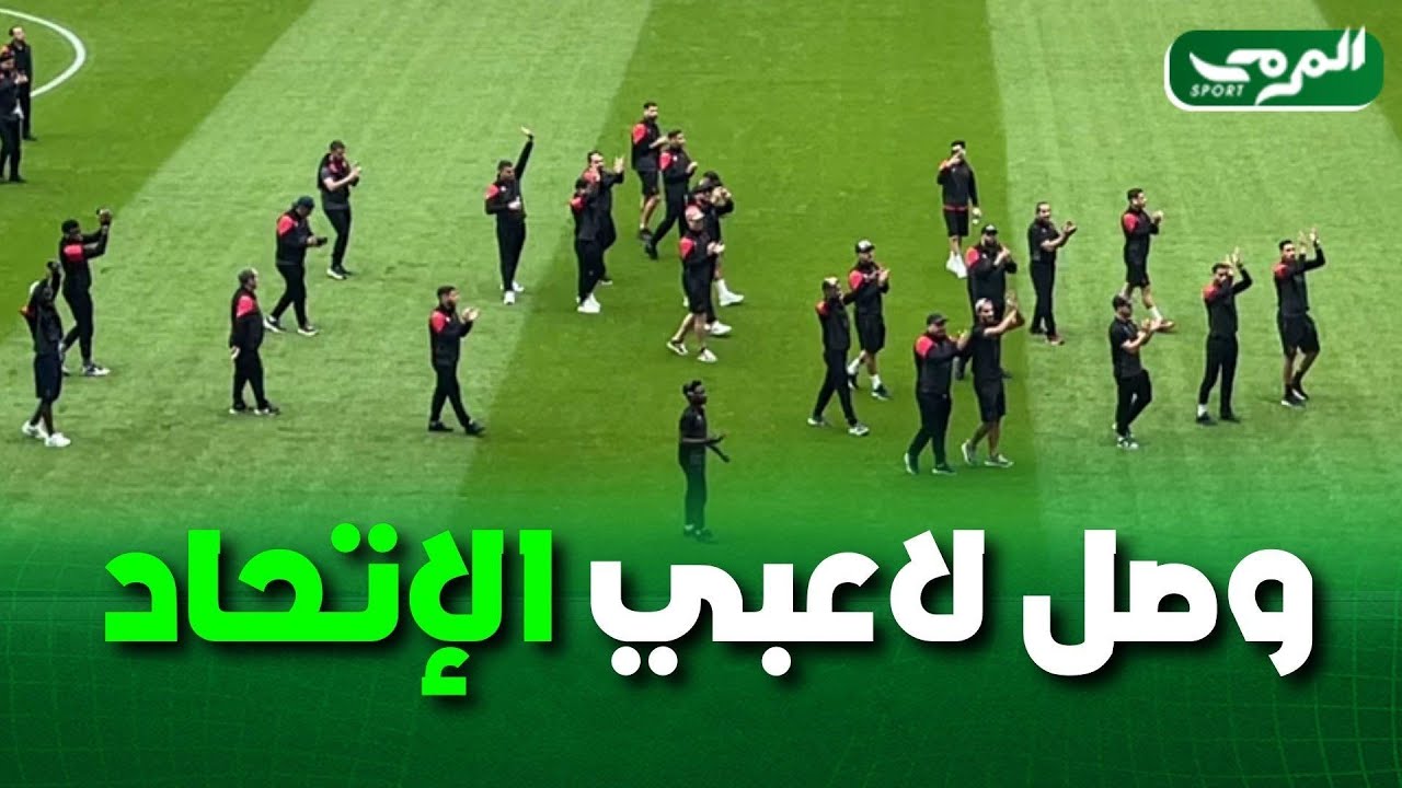 شاهد... لحظة وصول حافلة إتحاد العاصمة لملعب حسين آيت احمد و دخول ...