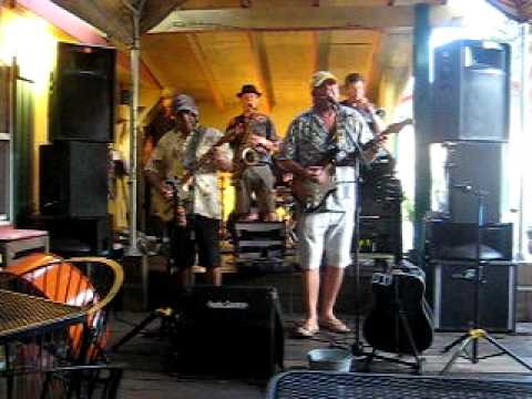 The Real Macaw Naples FL - Smokin` JOE & KONNIE with The Snapper Magnets