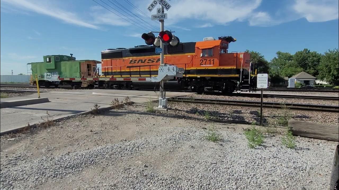 BNSF 2711 Pushing A Cabbose into Hobson Yard! 7/19/22 - YouTube