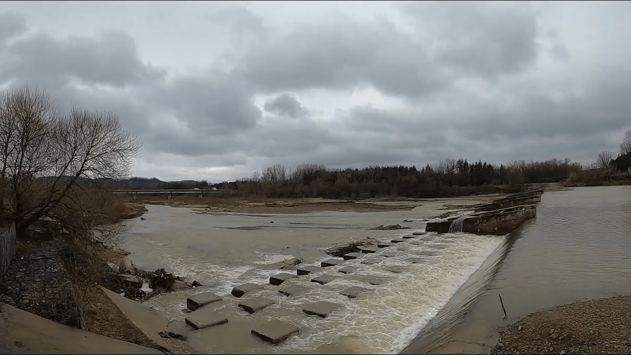 Pescuit pe râul Suceava 16 Martie 2021 - YouTube