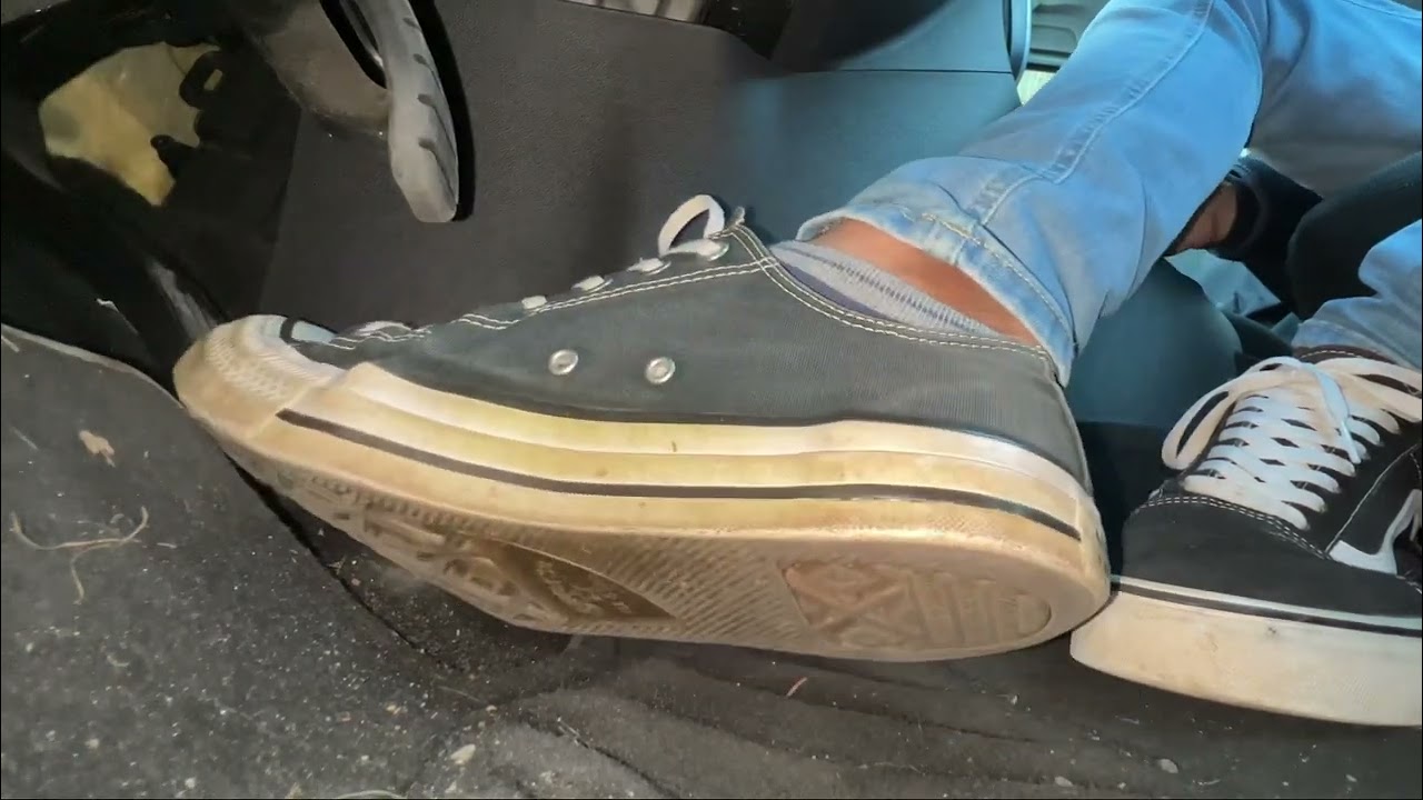 Hard Revving in converse - YouTube
