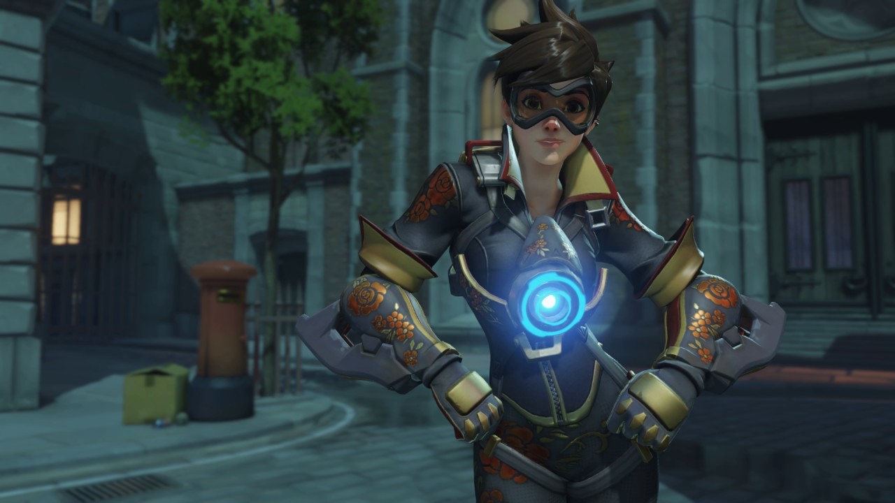 Overwatch - Tracer on King's Row - YouTube