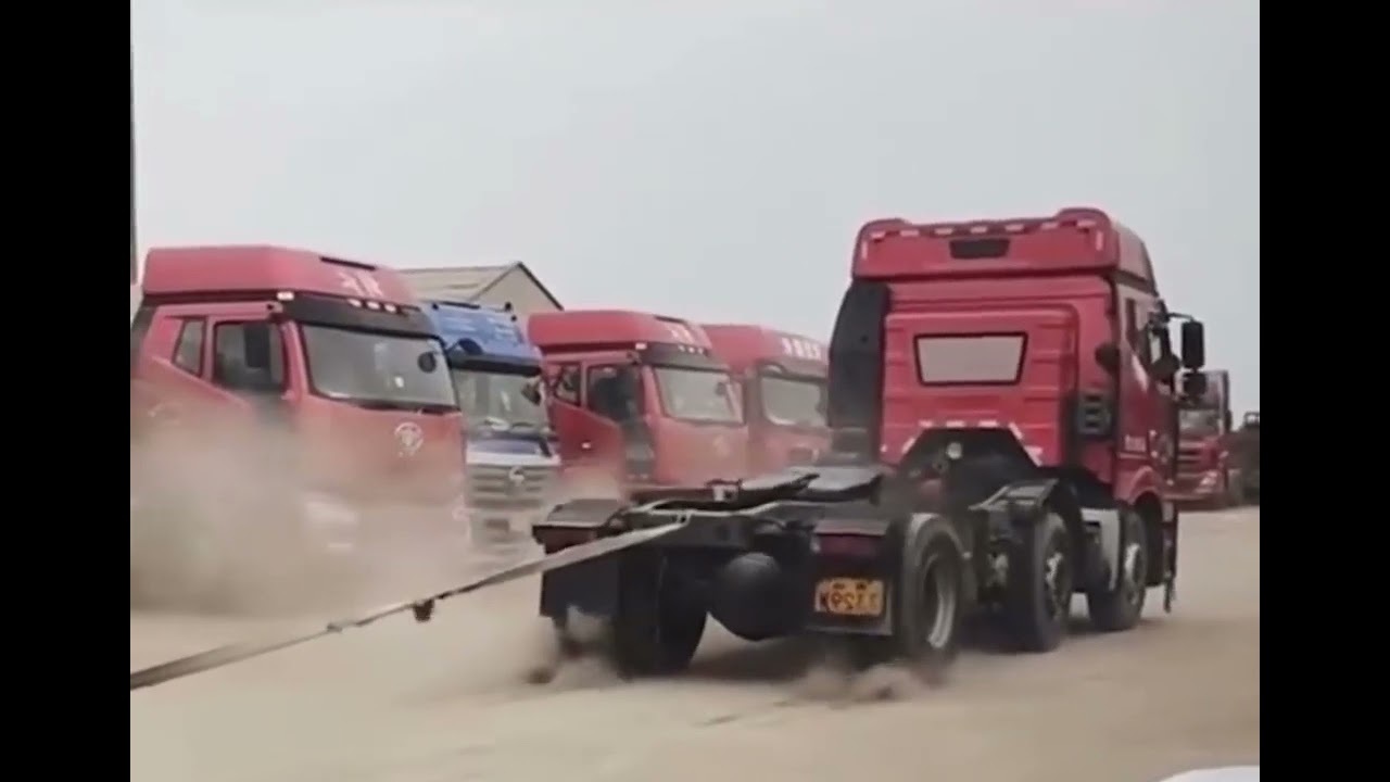 Land Cruiser Vs Truck war of Tug | - YouTube