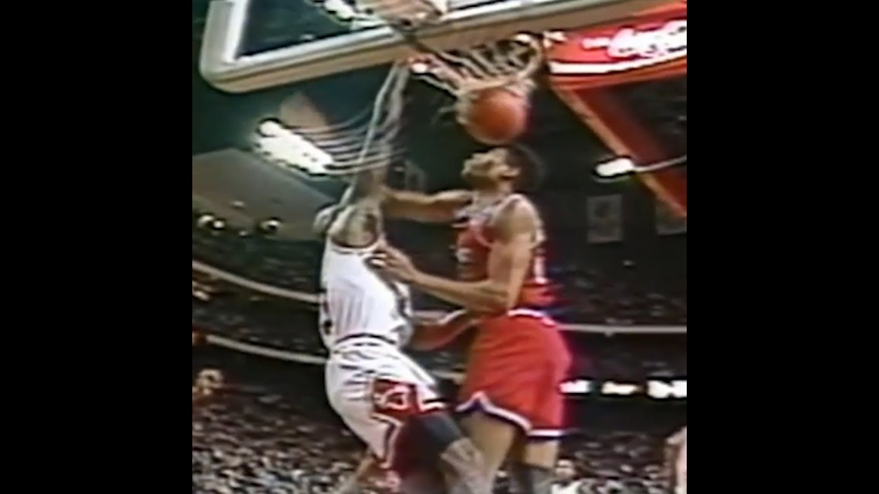 Michael Jordan IN YOUR FACE DUNK on Pervis Ellison! - RARE!! - YouTube