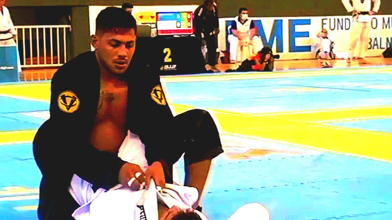 BJJ Closed Guard Sweep in Competition - YouTube