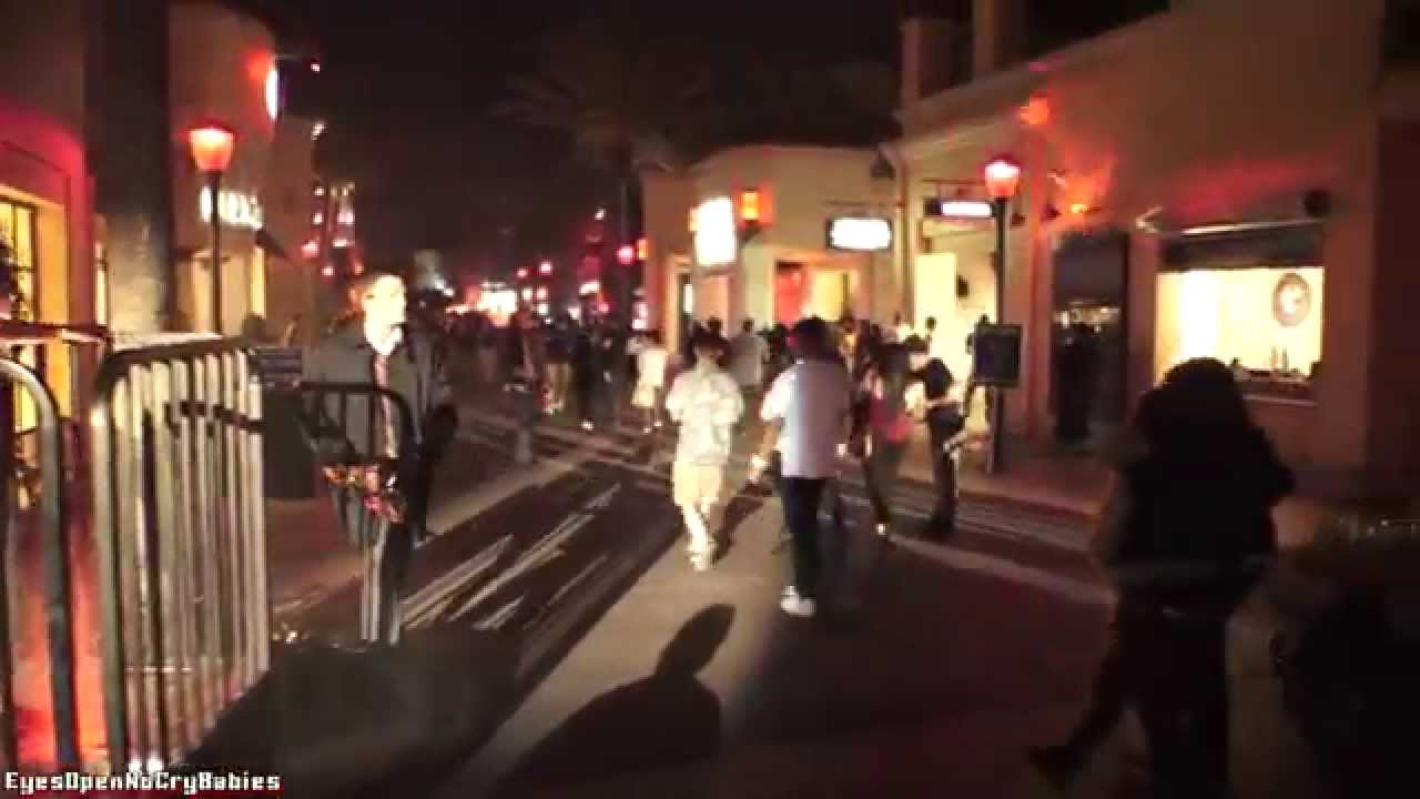 Go-Go Dancers at Halloween Horror Nights 2013 Universal Studios ...