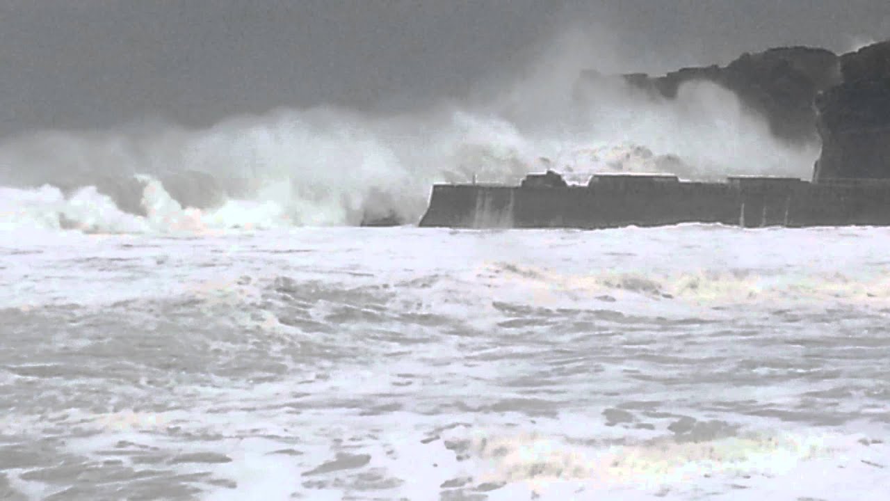 Portreath storm footage 08/02/14 - YouTube