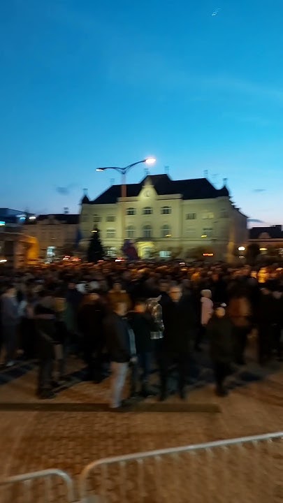 Levice začíname 🇸🇰vyše 1000 ľudí a prichádzajú ďalší...Slovensko je Európa - My sme Európa ...