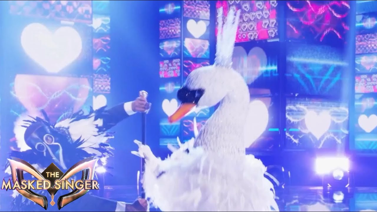 Swan singing “I Hate Myself For Loving you“ by Joan Jett/ THE MASKED ...