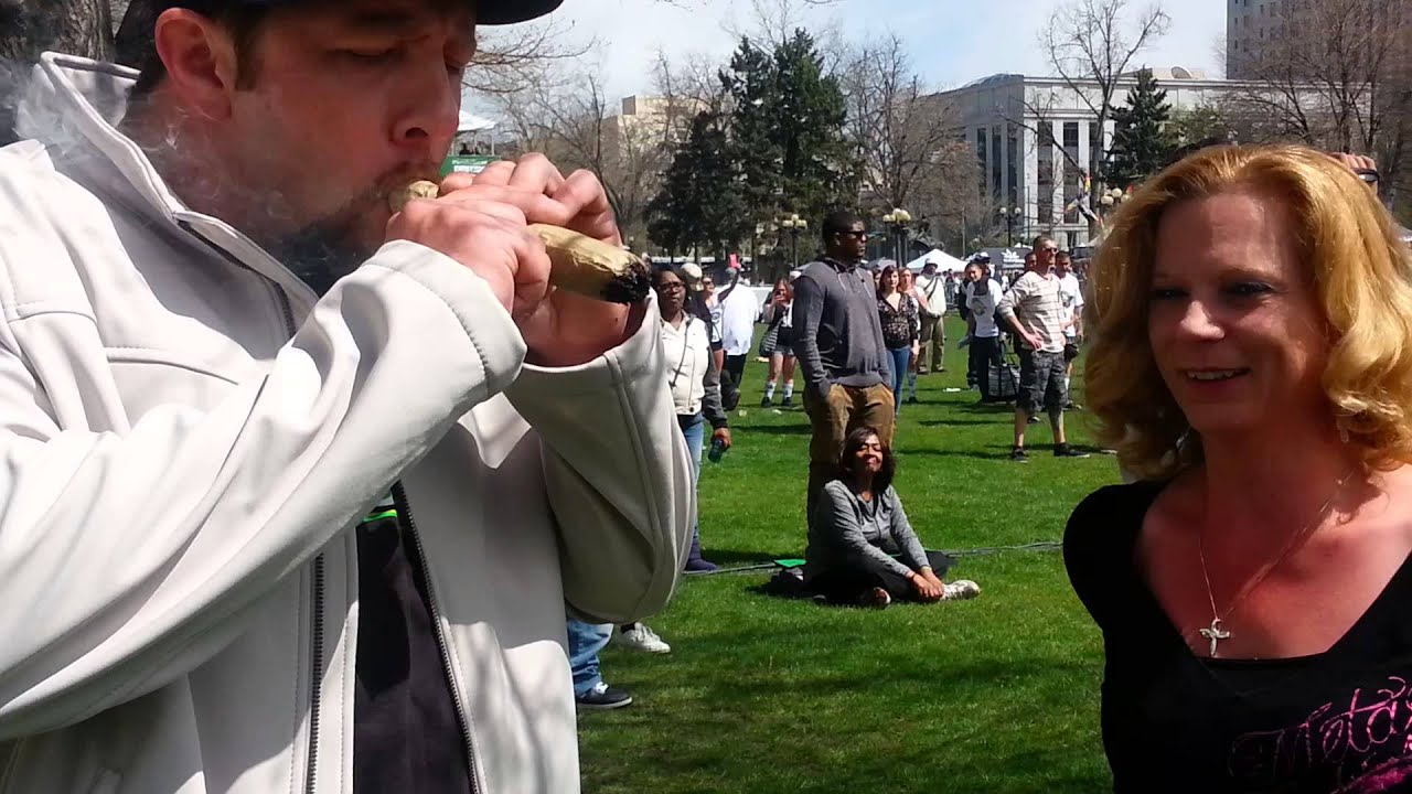 Biggest blunt at 420 rally - YouTube