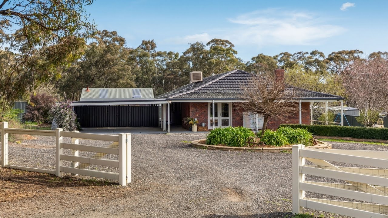 33 Stanley Crescent, Kangaroo Flat Video - YouTube