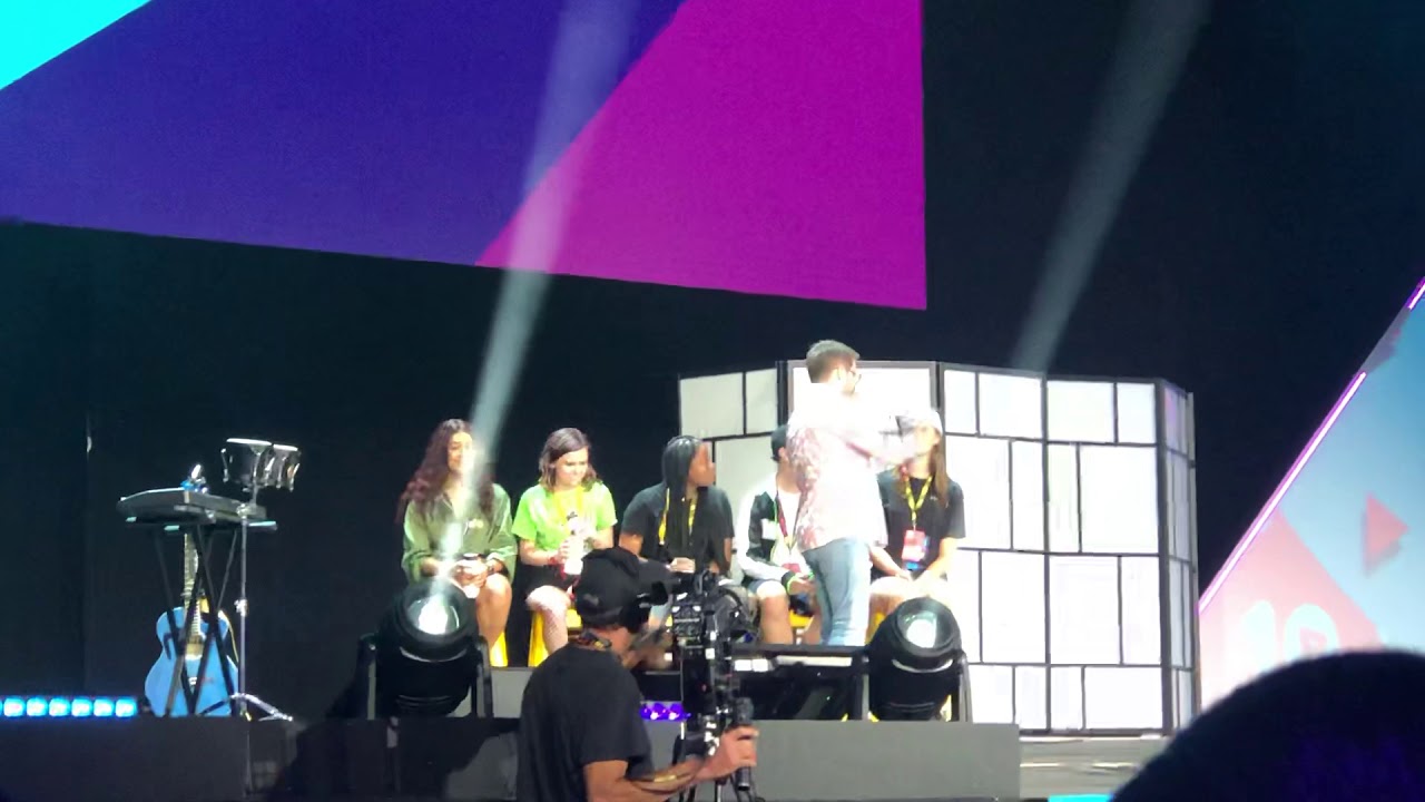 Vidcon 2019 Day 3 (Smosh’s Try Not To Laugh Live😂 with the lucky fans ...