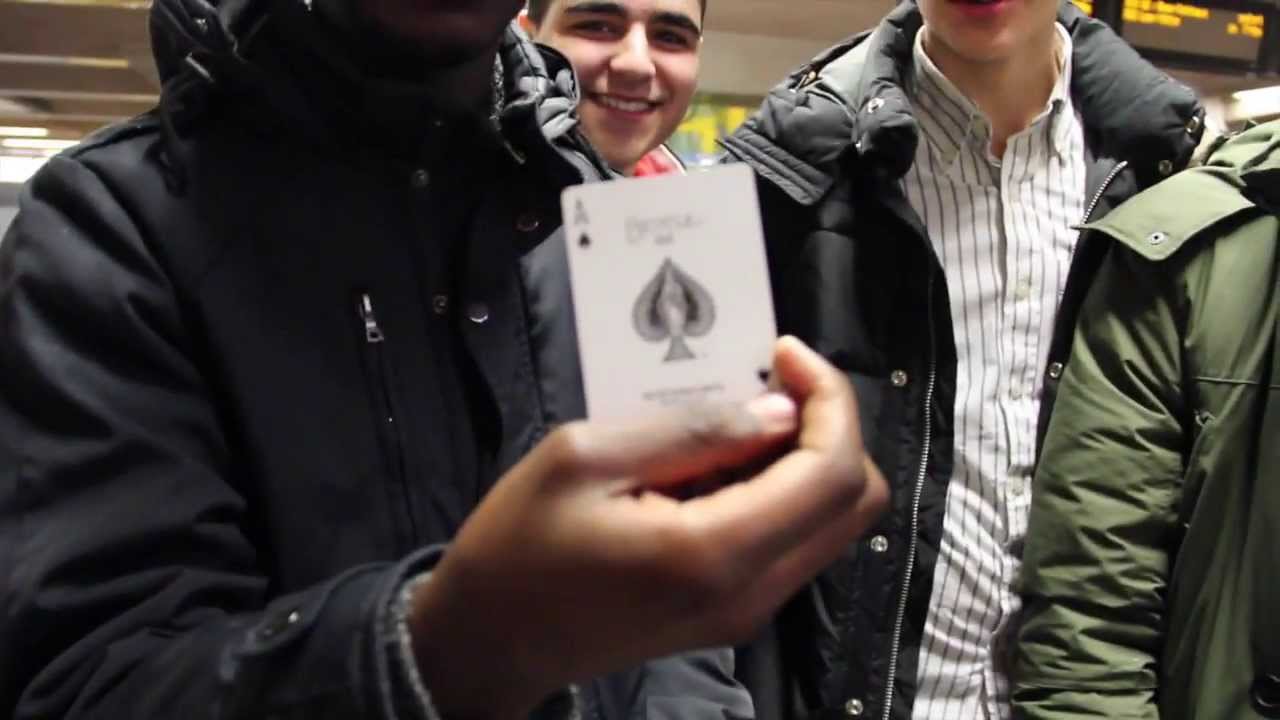 Levitation // Eric Greiner Street Magic (GERMAN / DEUTSCH) 2014 - YouTube