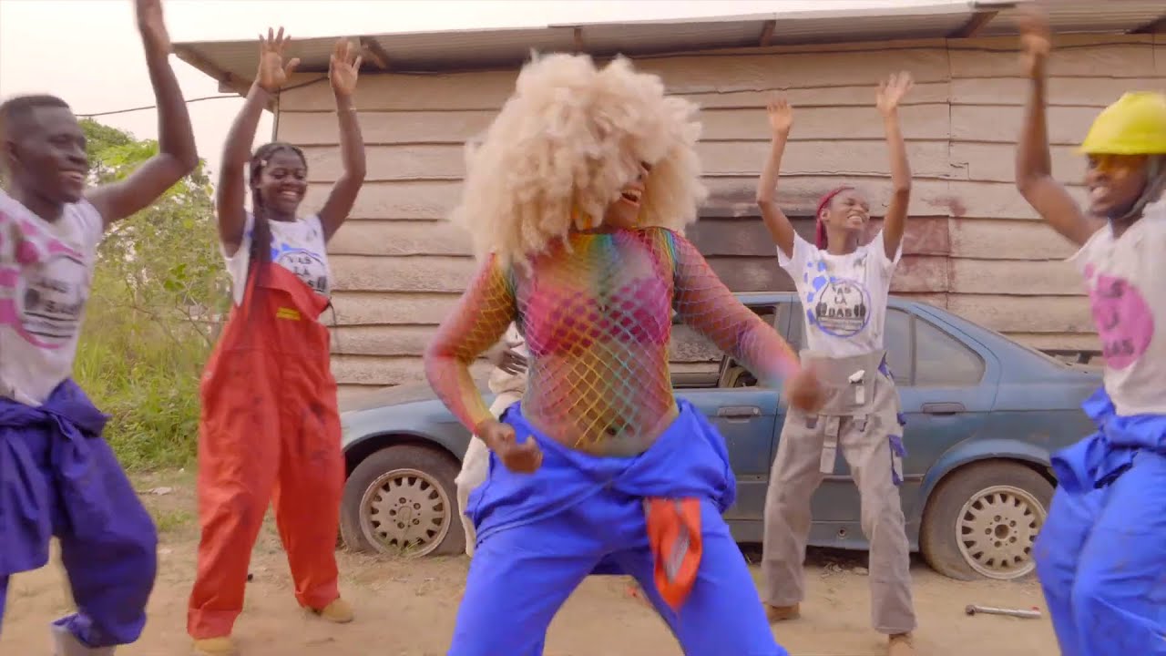 Java cristal Gaga - Vas là bas ( Clip officiel) - YouTube