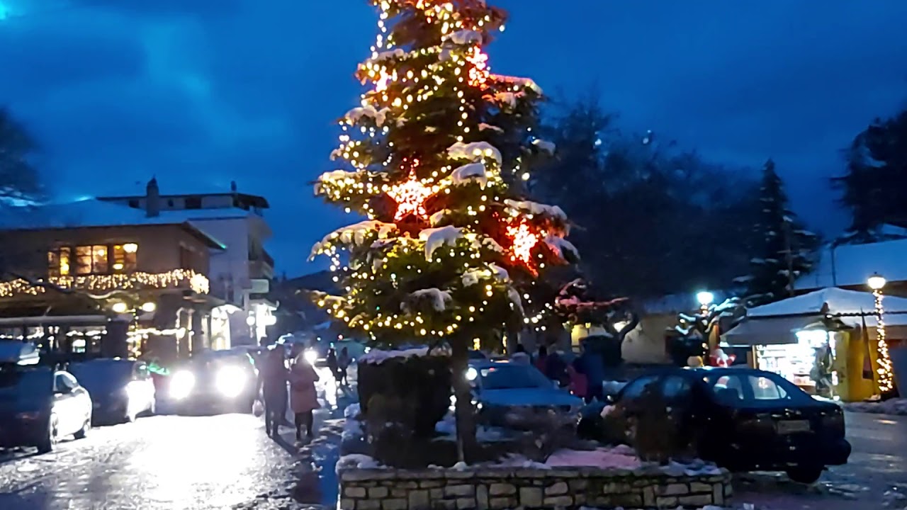 Χριστουγεννιατικη ατμοσφαιρα στα Καλαβρυτα - YouTube