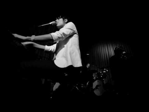 KATE EARL "SILENCE" LIVE IN LA BY MICHAELSTERLINGEATON.COM - YouTube