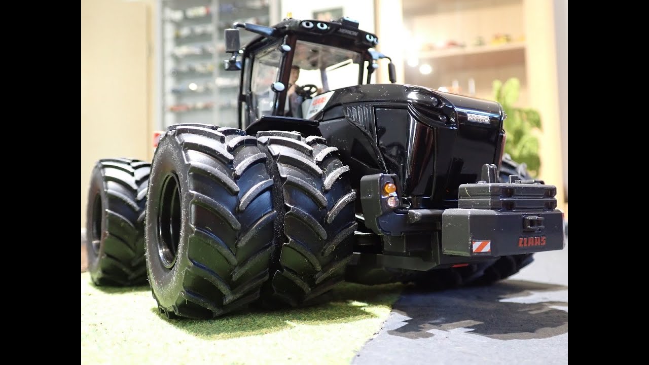 Claas Xerion 5000 Black Edition