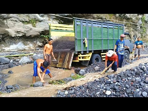 black sand is loaded into the truck bed manually - andhry ex - YouTube