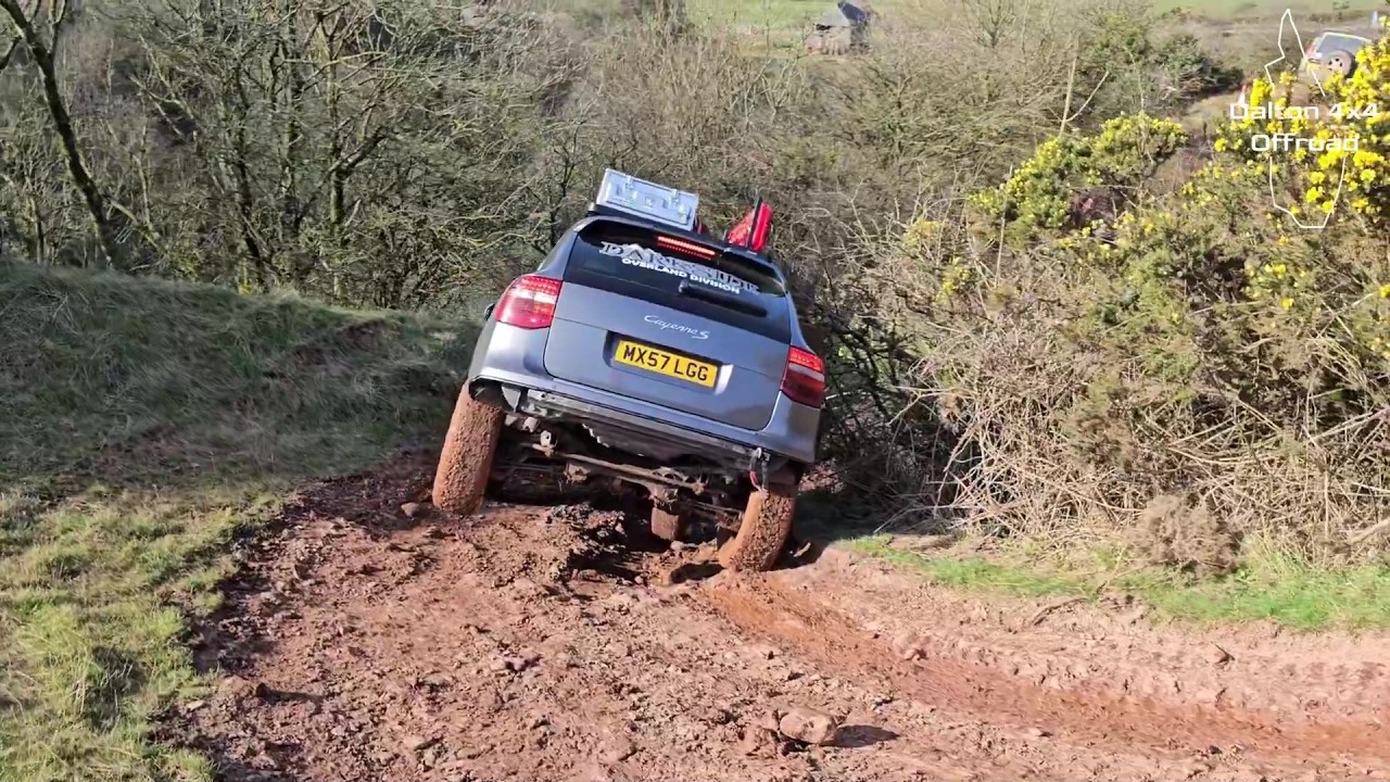Porsche Cayenne S V8 E1 Off-road Driving the Hairpin (Switchback) in Zone 3 at Dalton 4x4 ...