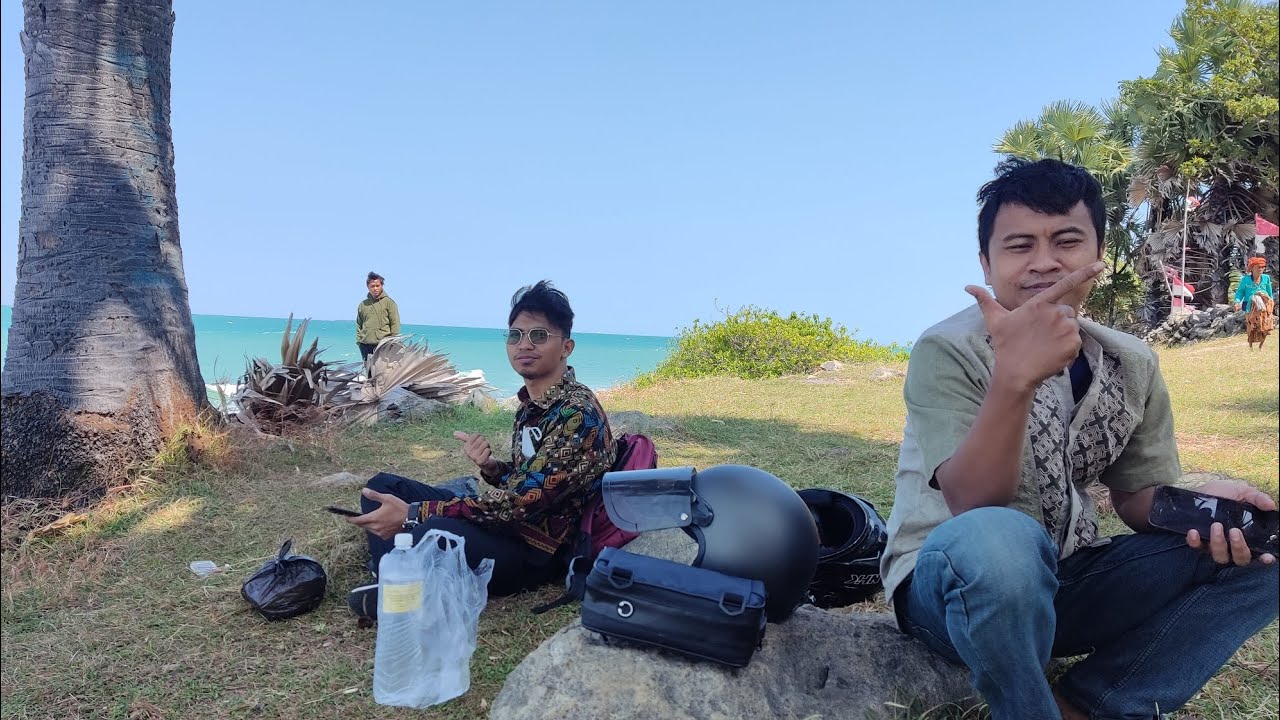 Keindahan Pantai Ponjuk Talango Sumenep, Tenang untuk bersantai - YouTube