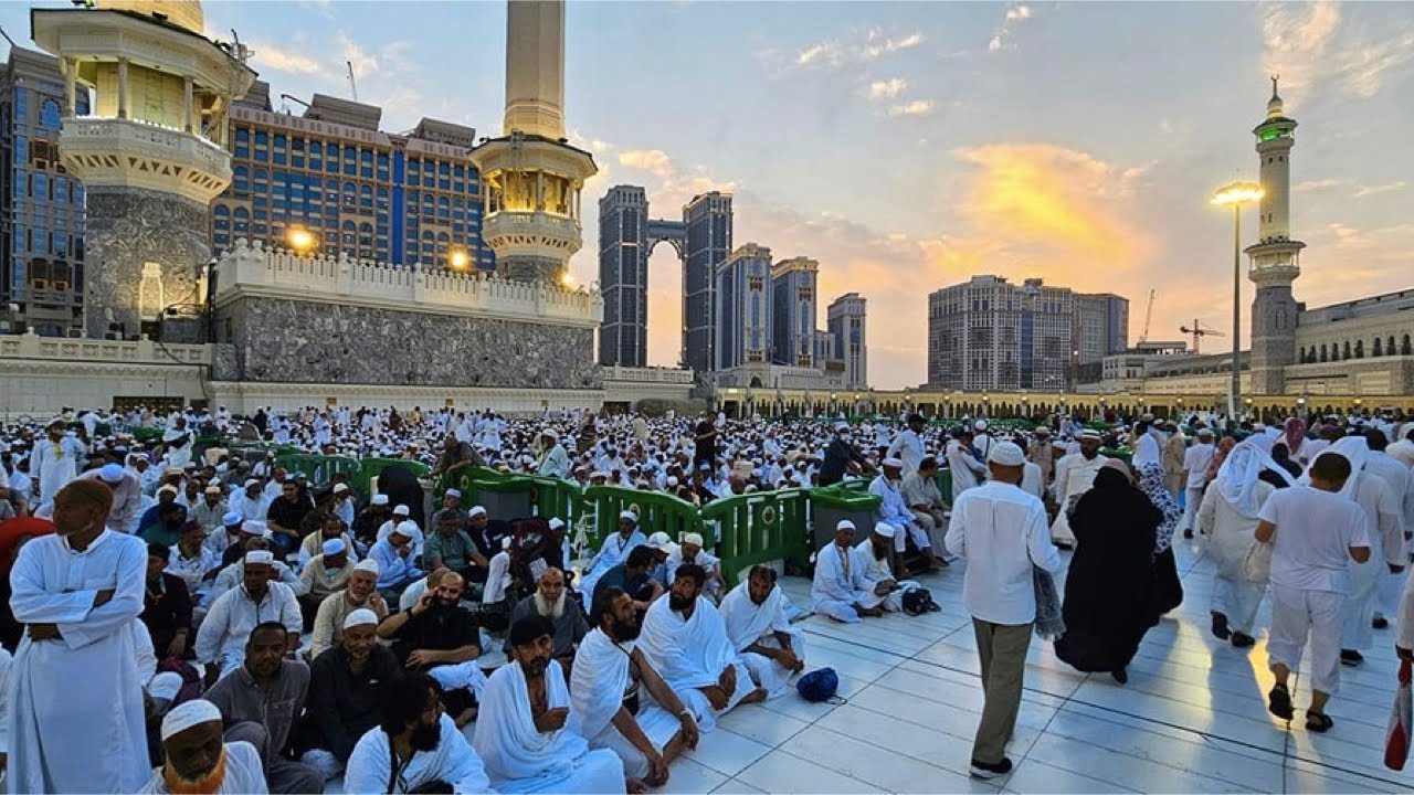 Makkah Maghreb Adhan at Courtyard of Masjid Al Haram - YouTube