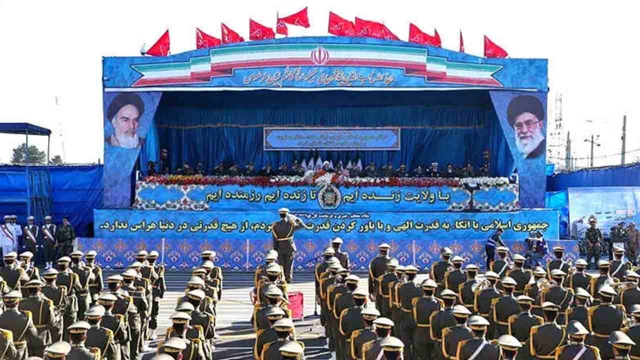 Iran holds military parade to celebrate National Army Day - YouTube