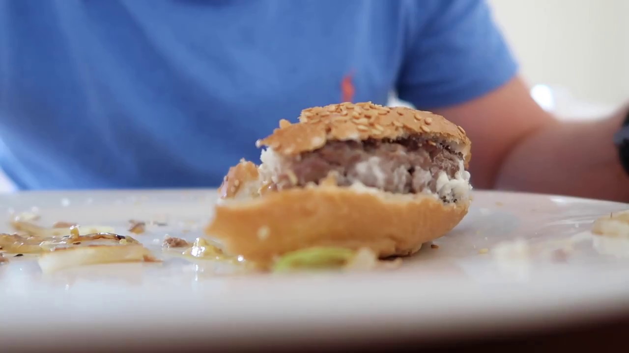 Morrisons BIG BURGER challenge ps It tasted amazing ! (Bit of Fun ...