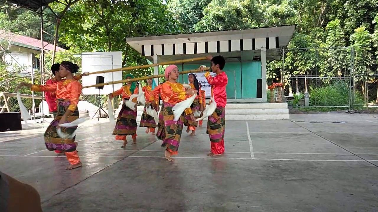 Muslim Cultural Dance - YouTube