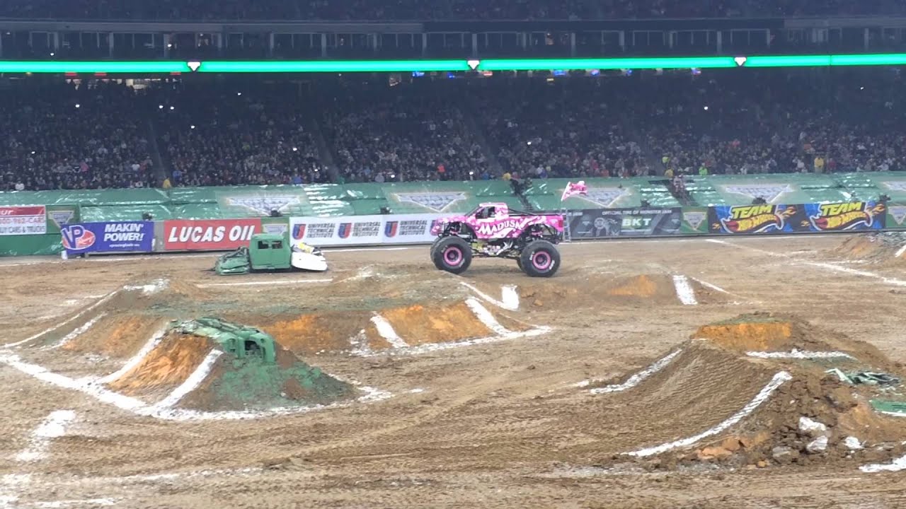 Monster jam 2015 jan3 madusa freestyle NRG stadium - YouTube