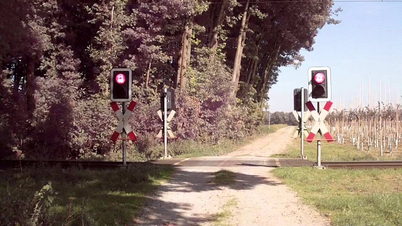 German RR Crossing(Level Crossing) in Breyell and Belgium NMBS Freight ...