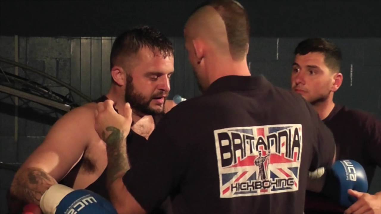 Fight Fest James Lawrence Vs Lewis Curran - YouTube
