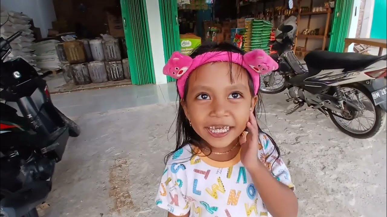 TEMENIN MAMA BELANJA SAMBIL JALAN-JALAN SORE || zarina and family - YouTube