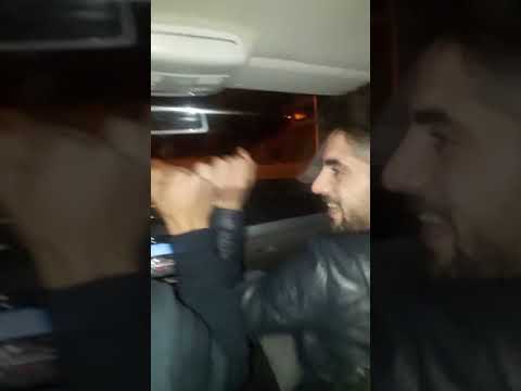 Cola içip kendini kaybeden genç (Arabada şovu)