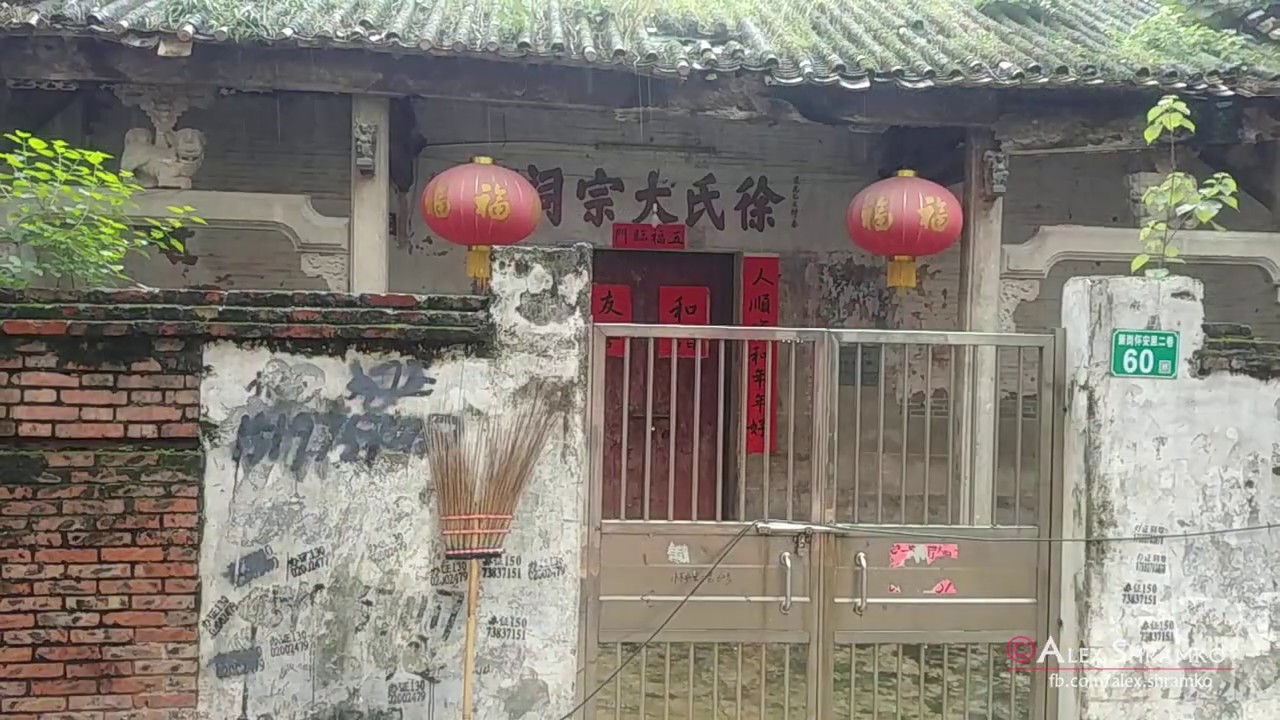 China's narrow streets of poor area. Guangzhou 2019 - YouTube