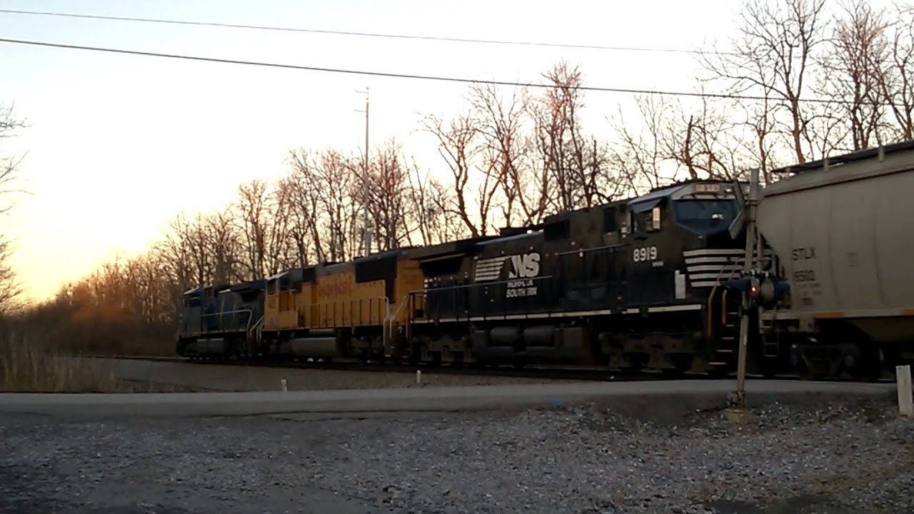 CEFX AC4400CW leading a grain train - YouTube
