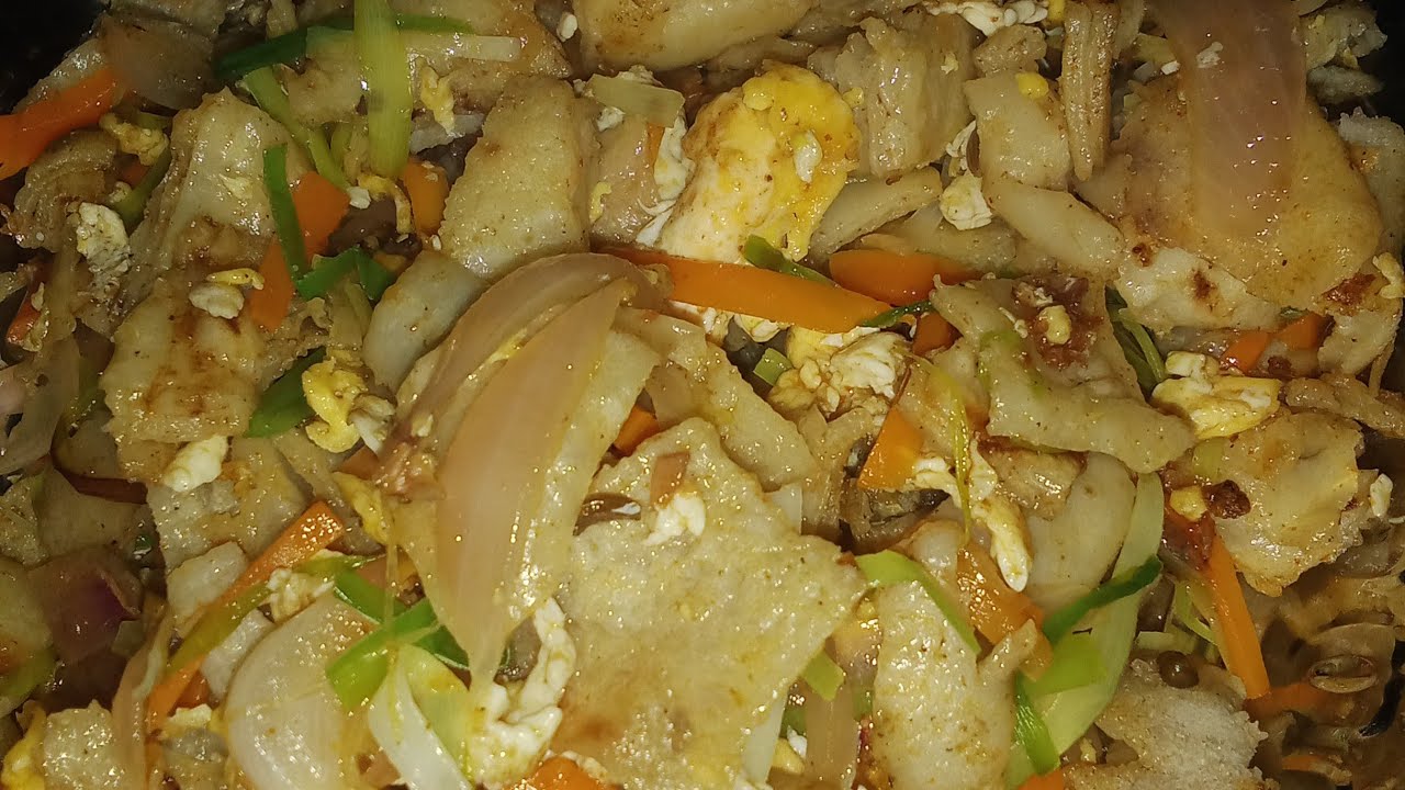 Srilankan style Egg koththu rotti/ முட்டை கொத்து. - YouTube
