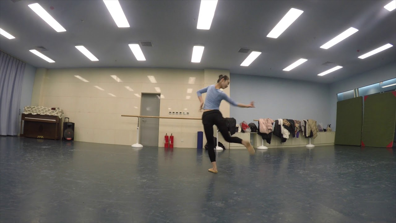 Chinese Folk Dance - Dai Folk Combination - YouTube
