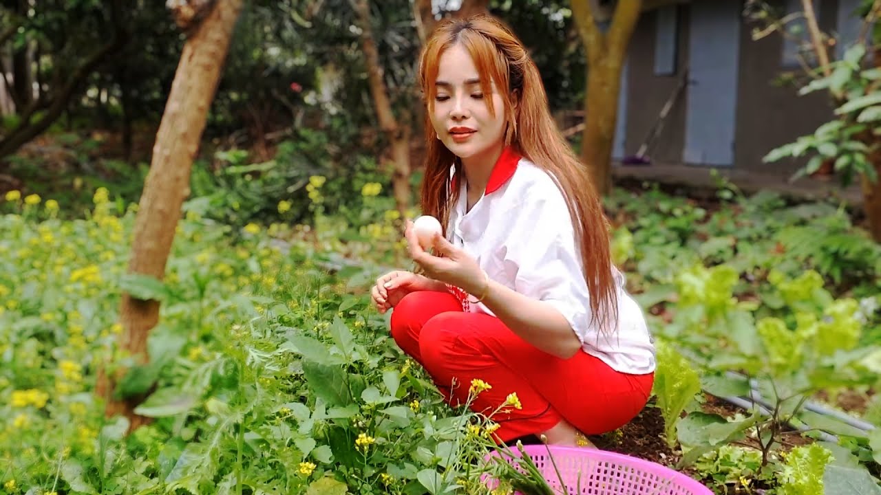yumi daily life - how to fry eggs in chili crisp - YouTube