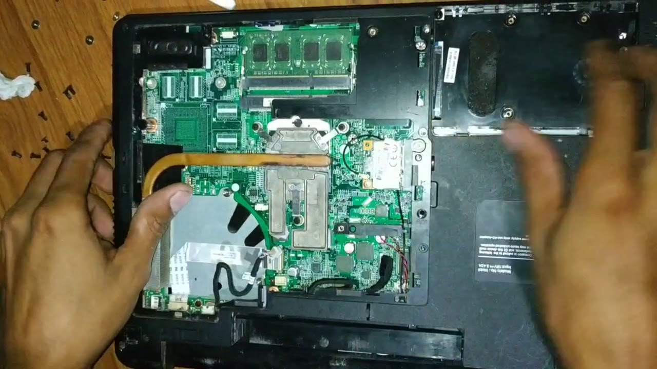 Cómo reemplazar la pantalla de una laptop rota - YouTube