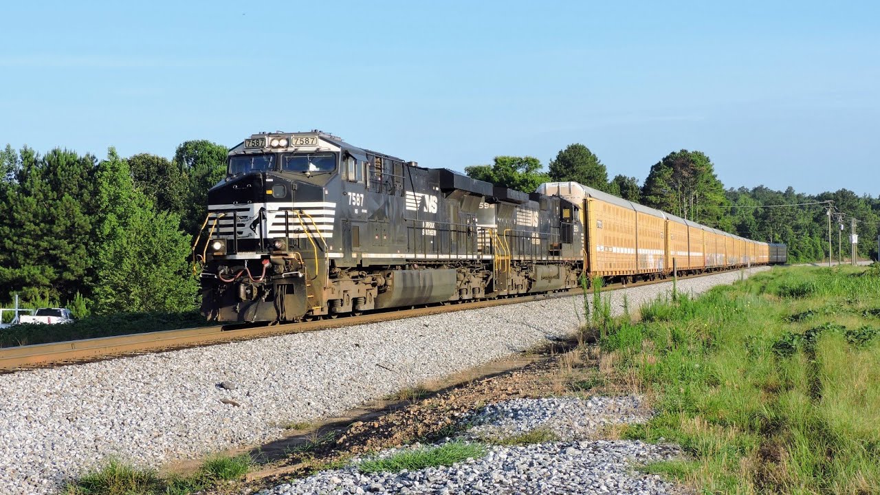 HD: NS 7587 leads NS Train 26A in Waco, GA - YouTube