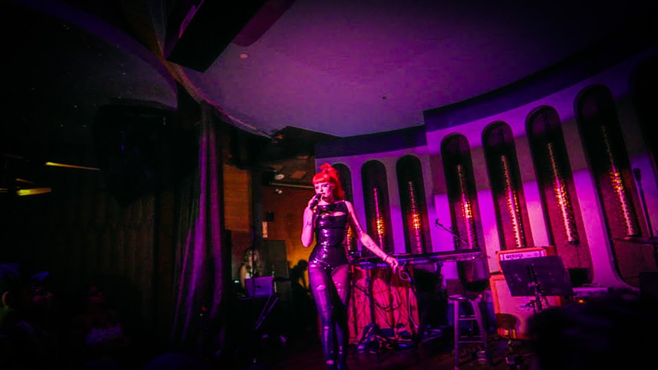 FAANGS Performs "Lights On" at Peppermint Club | LARUESVIEW - YouTube