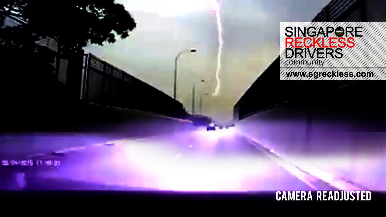 [SRD Community] Lamp Post Struck By Lightning - YouTube