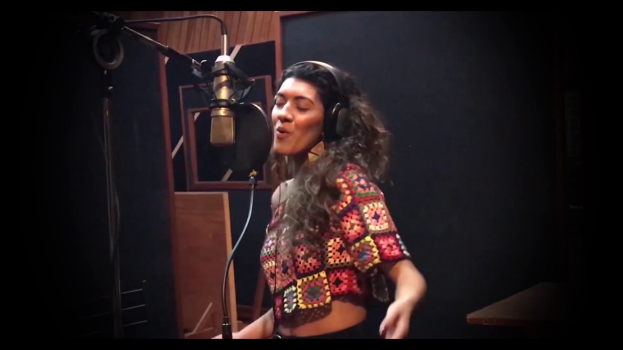 Thais Gomez - Deixa Rolar - YouTube