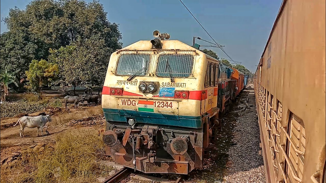 SABARMATI EMD Locomotive | OFF WDG4 Diesel Engine Stand For Railway ...