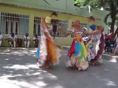 Oyá by Conjunto Folklórico Naciona de Cuba in Sabado de la rumba