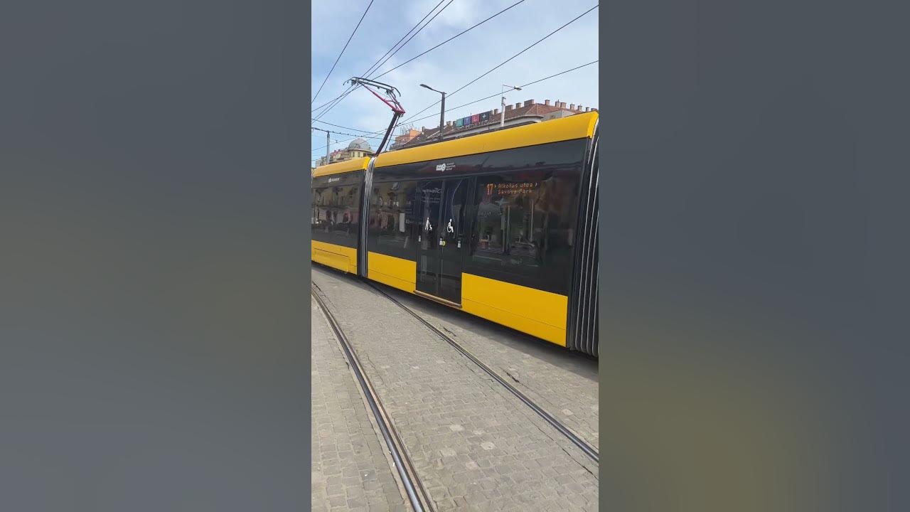 BKK BKV CAF URBOS 17-es villamos (tram / Straßenbahn) Budapest Széll Kálmán tér - YouTube