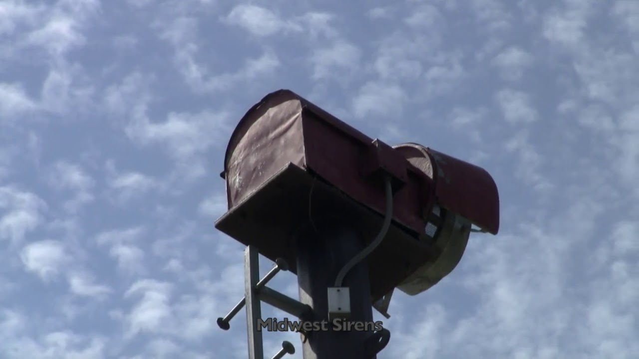 Federal Electric Type B Siren, Noon Blast, Pepin, WI - YouTube