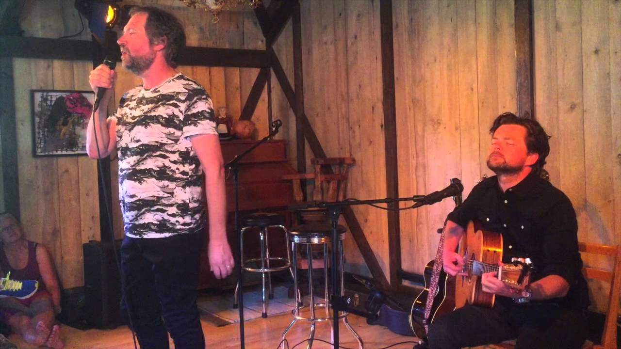 Ola Bremnes synger Aurora den røde - YouTube